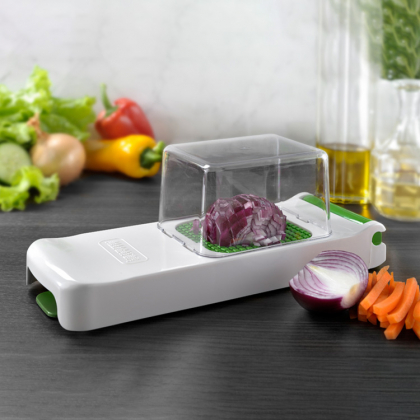 Alligator vegetable chopper collection container | SmartaSaker