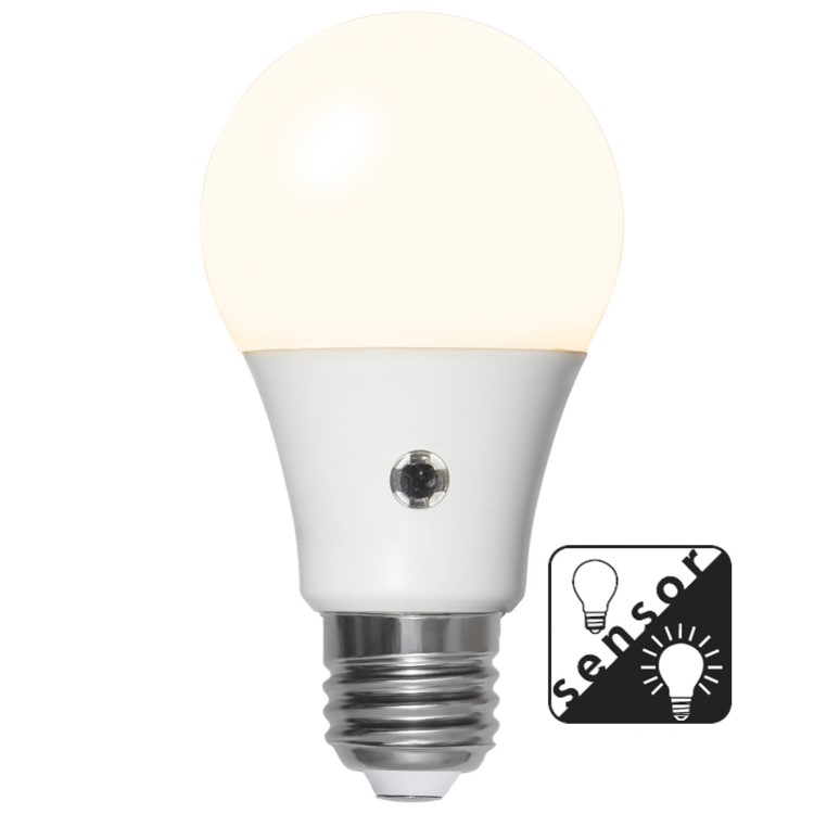 LED bulb with twilight sensor | SmartaSaker