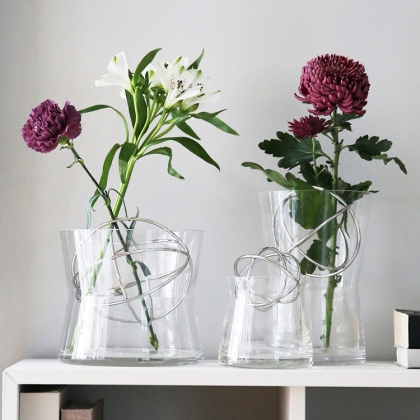 Vase with bouquet support