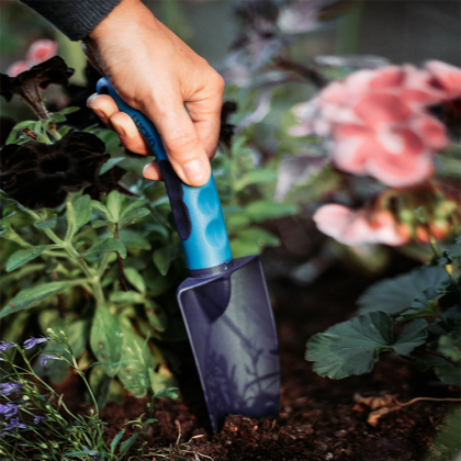 Ergonomic planting spade - Plastic garden spade | SmartaSaker