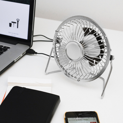 USB Desktop Fan - A small cooling fan for your desk | SmartaSaker