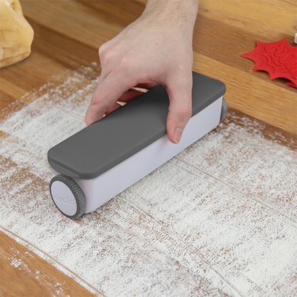 Flour Duster - Spreads an even layer of flour on your baking surface ...