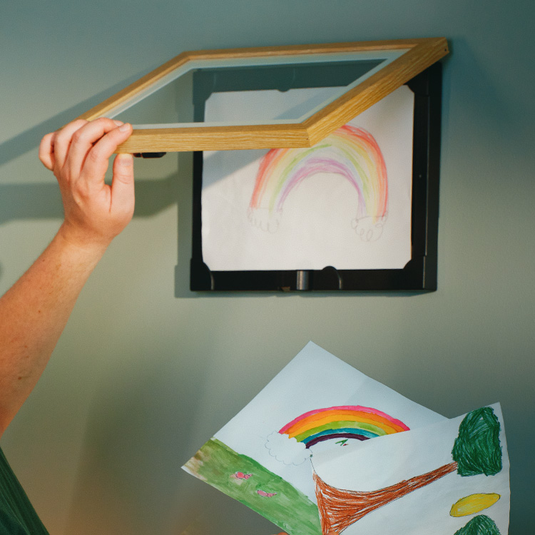 Open-up frame, Lil DaVinci - Frame for drawings | SmartaSaker