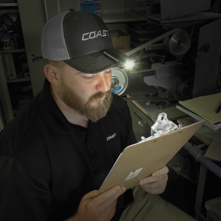 Cap torch - LED work light that attaches to your cap | SmartaSaker