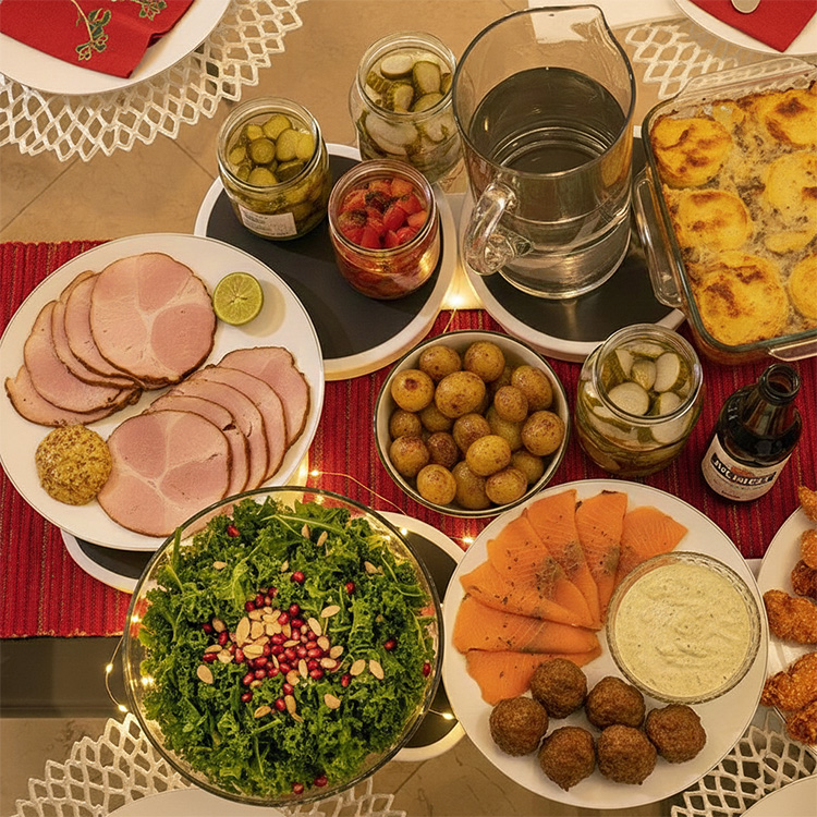 Rotating serving belt - Lazy Susan revolution | SmartaSaker