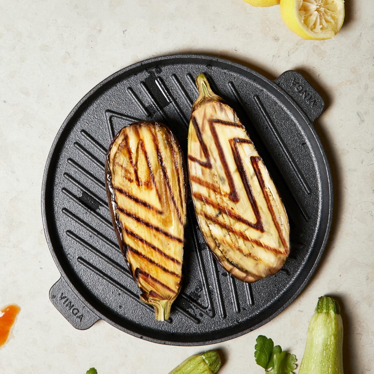 Cast iron grill pan - Round grill plate for stove & barbecue | SmartaSaker