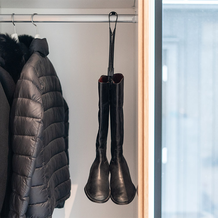 Boot hanger - Smart hanging boot storage | SmartaSaker