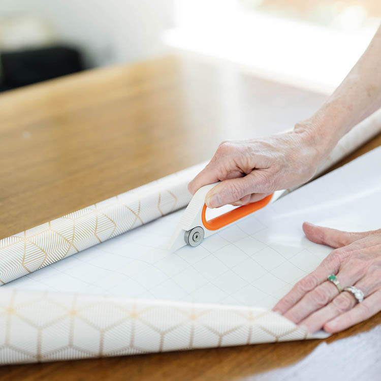 Gift wrap cutter - bladeless paper cutter | SmartaSaker