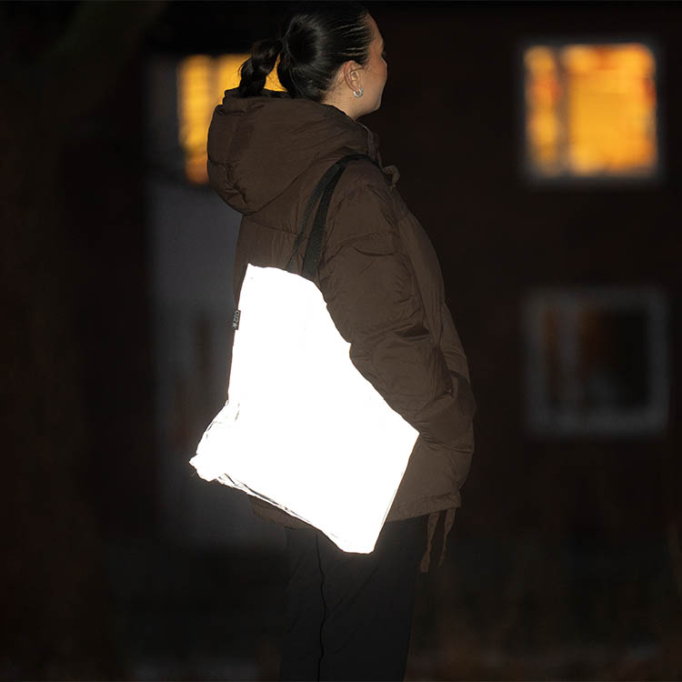 Reflective bag - Shopping bag in reflective fabric | SmartaSaker
