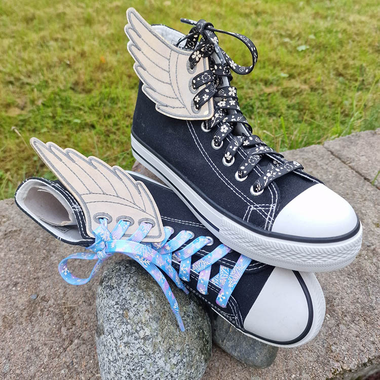 Reflective wings for shoes - reflectors for shoelaces | SmartaSaker