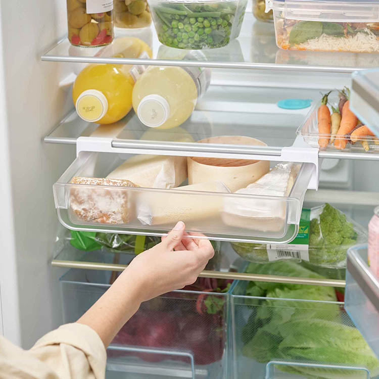 Pull-out fridge shelf - Extra fridge storage | SmartaSaker