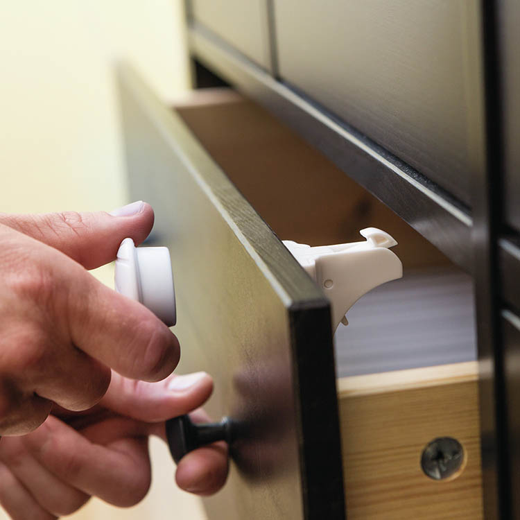 Magnetic child lock for cabinets and drawers - ABUS | SmartaSaker