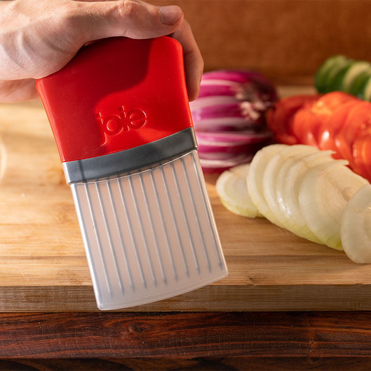 Vegetable slicer cutting aid - Clever cutting aid for onions and ...