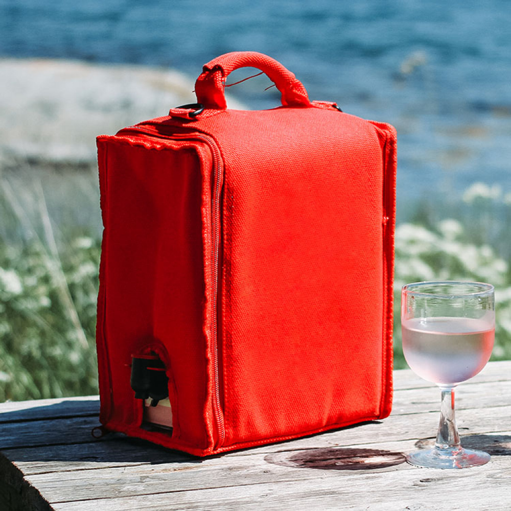 Cooler for Box Wine - Keeps the wine cool | SmartaSaker