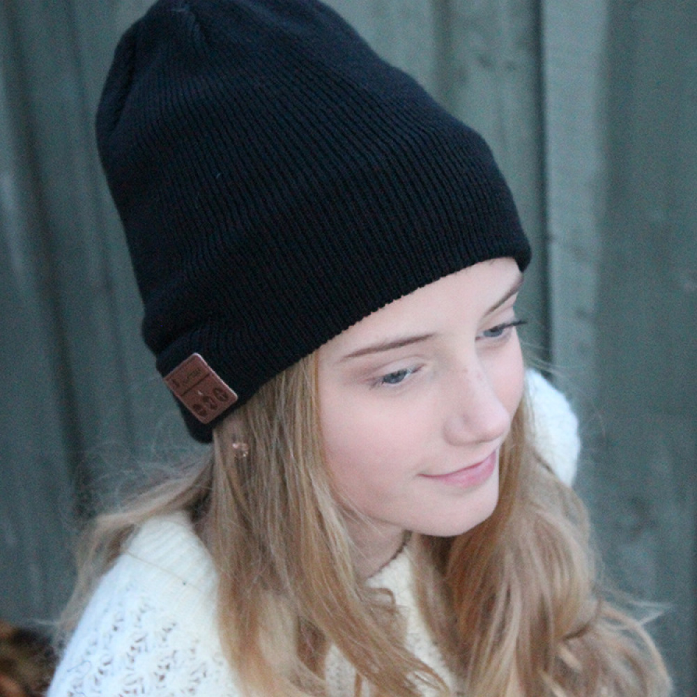 Hat with Bluetooth and headphones