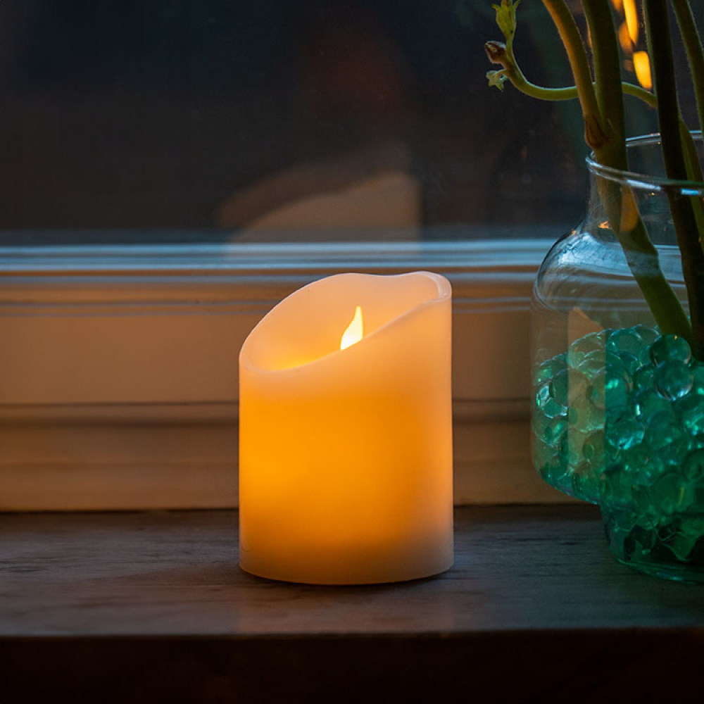 Candle with flickering flame, 10 cm
