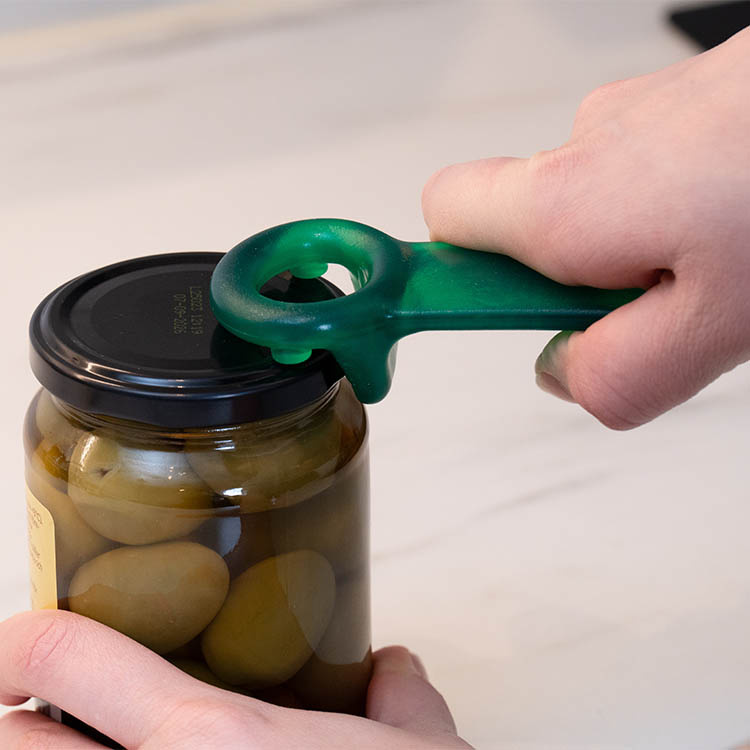 Silicone grip cloth easily opens lids and screw tops