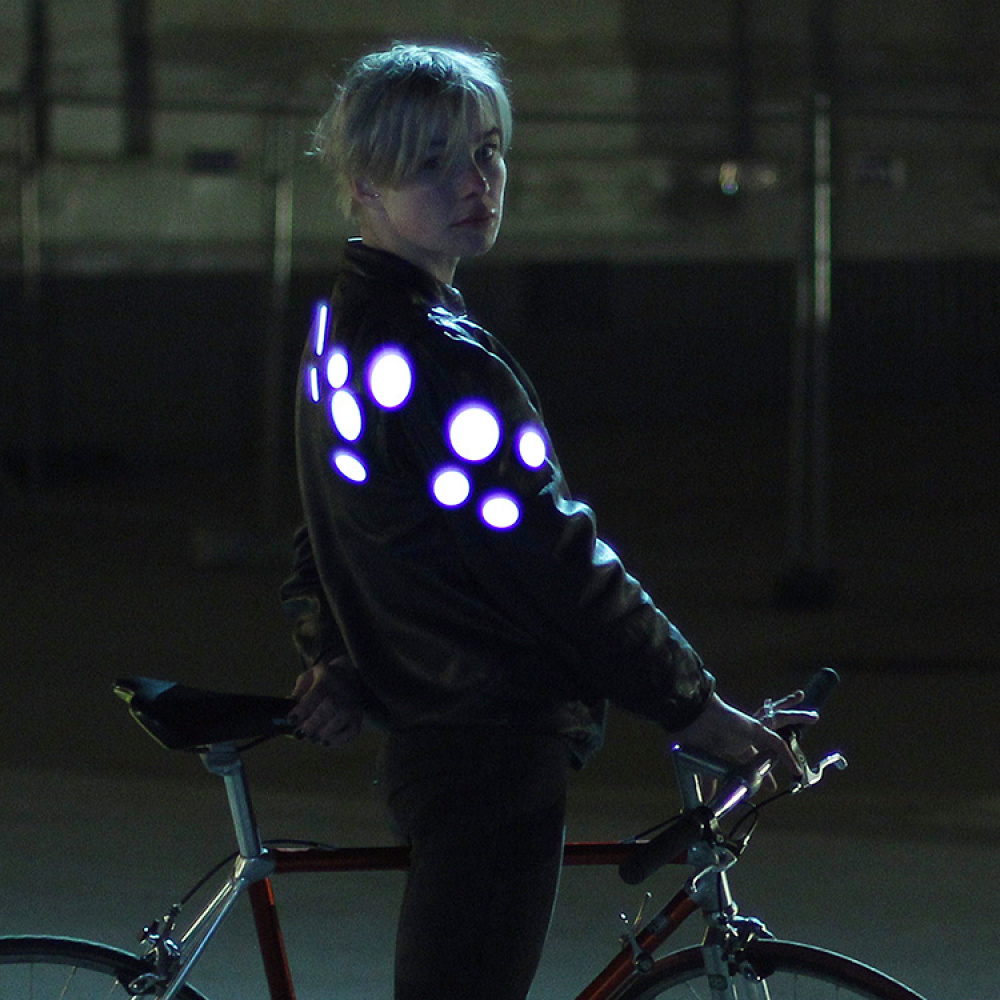 Reflective Badge - Round reflector buttons for your clothes | SmartaSaker
