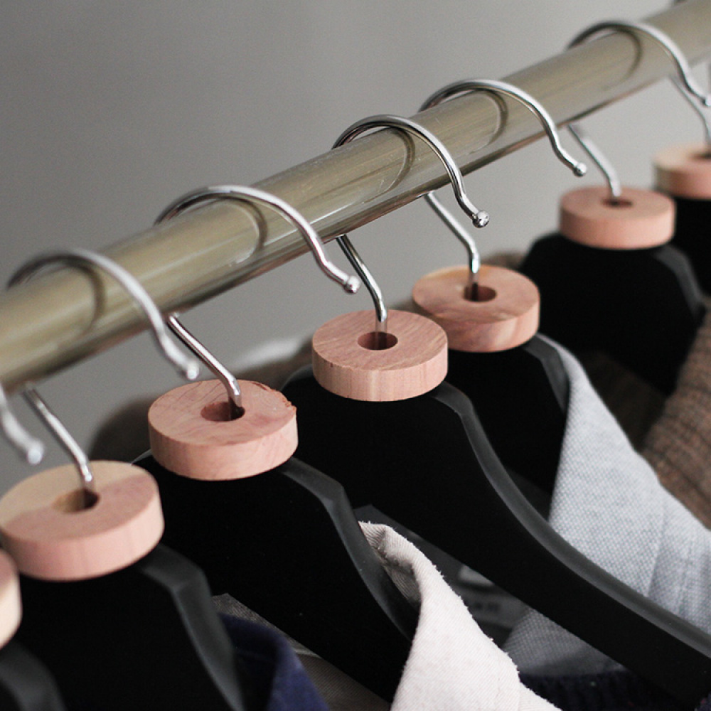 Red Cedar Rings, pack of 12 - Easy to hang on your hangers | SmartaSaker