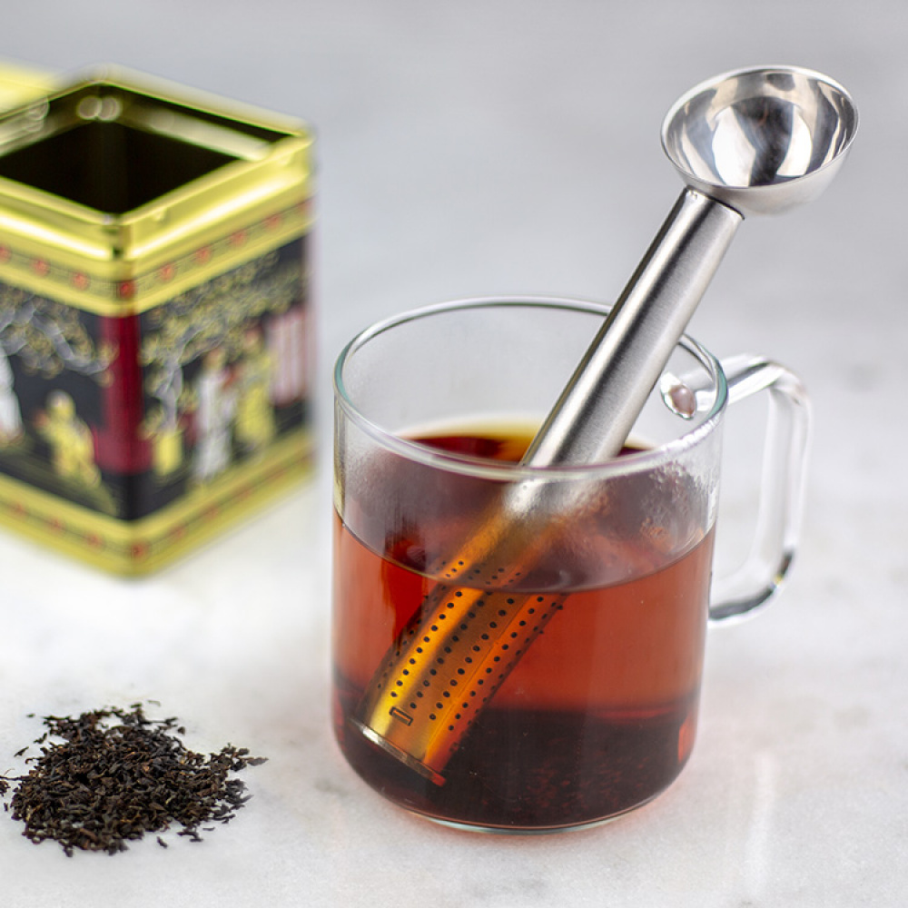 Tea Stainer with Scoop - A tea strainer and measuring scoop | SmartaSaker