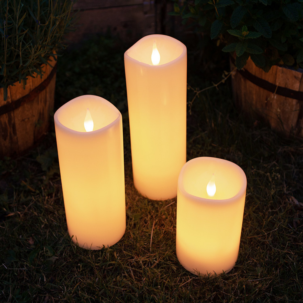 Tall Outdoor Grande Pillar Candle - LED lights and timer | SmartaSaker