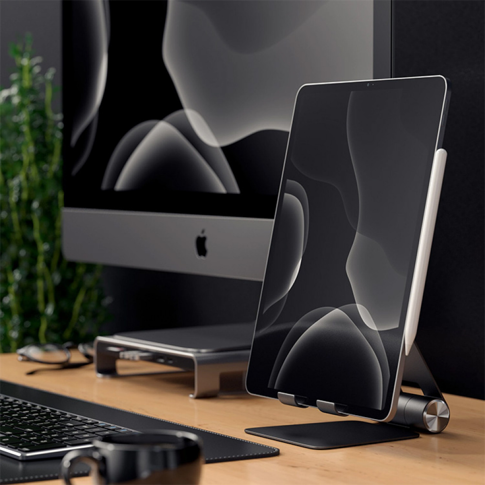 Foldable iPad stand for large iPads | SmartaSaker