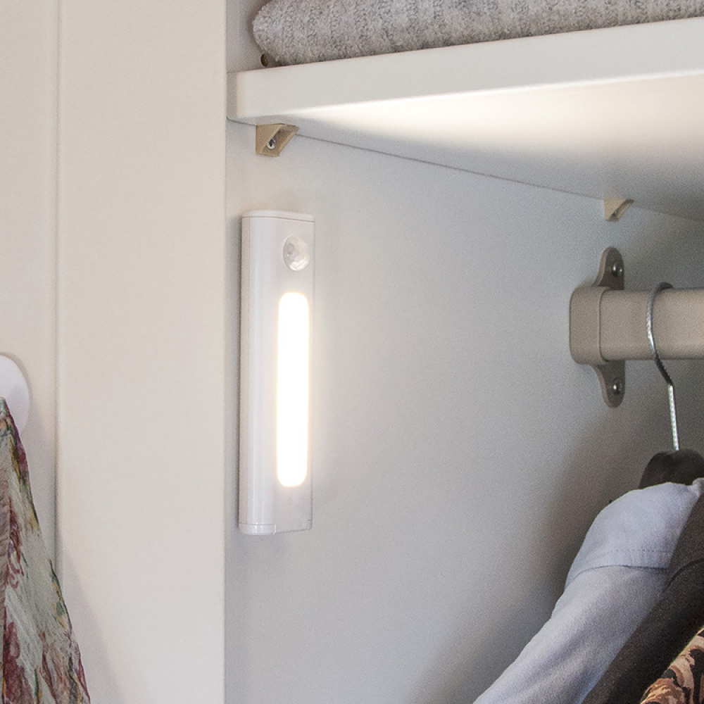 Cupboard and wardrobe light - with light and movement sensor | SmartaSaker