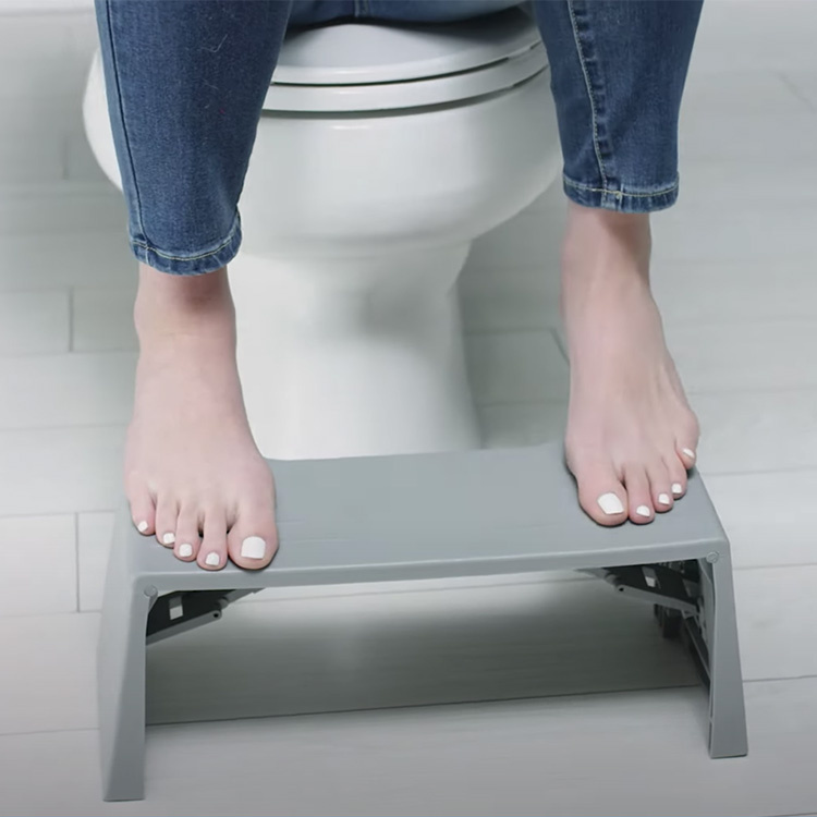 Foldable toilet stool in bamboo, Squatty Potty | SmartaSaker