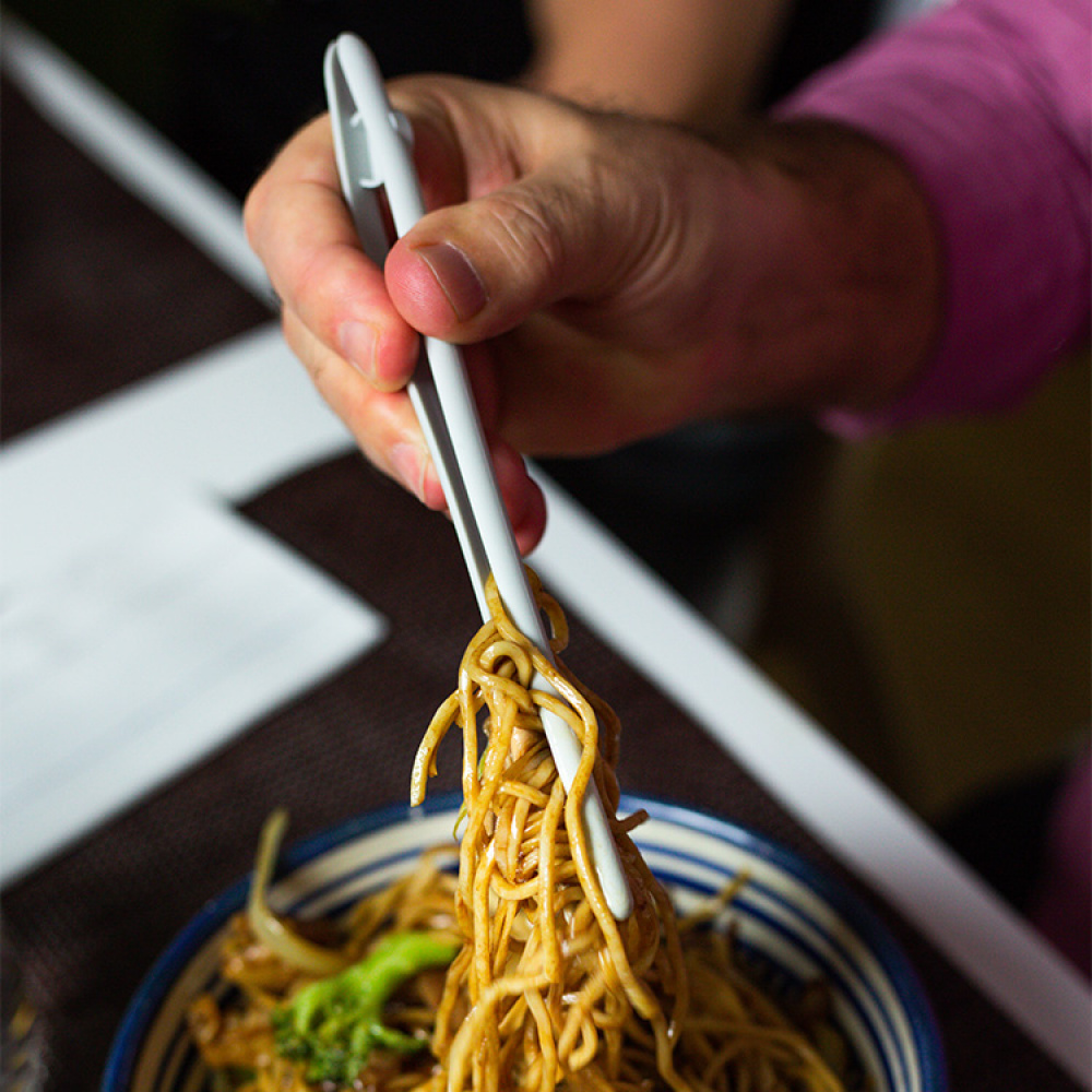 Reusable plastic chopsticks for beginners | SmartaSaker