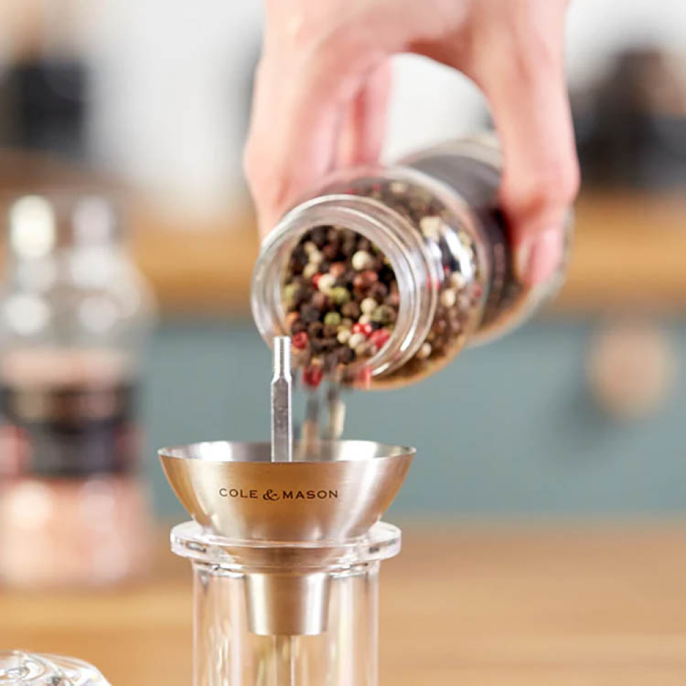 Spice funnel - for salt and pepper mills | SmartaSaker